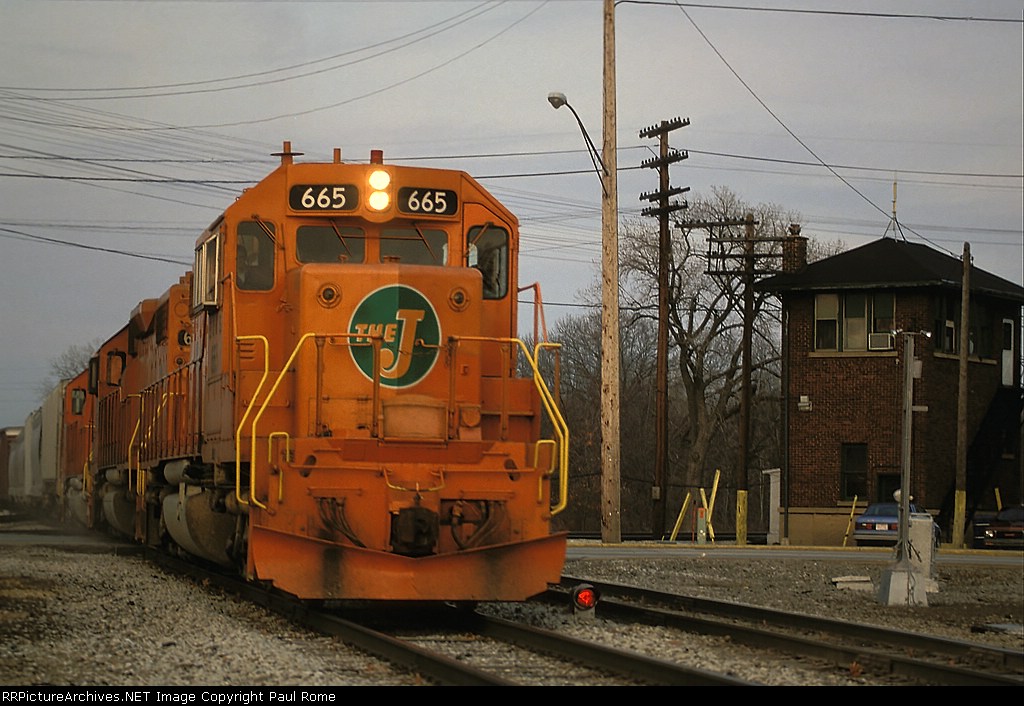 EJ&E 665 blasts past Griffith Toweq on the J